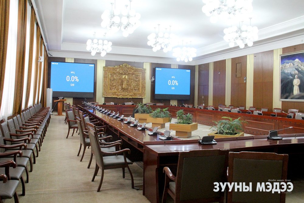 Чуулган завсарлаж намын бүлгүүд хуралдаж эхлэв